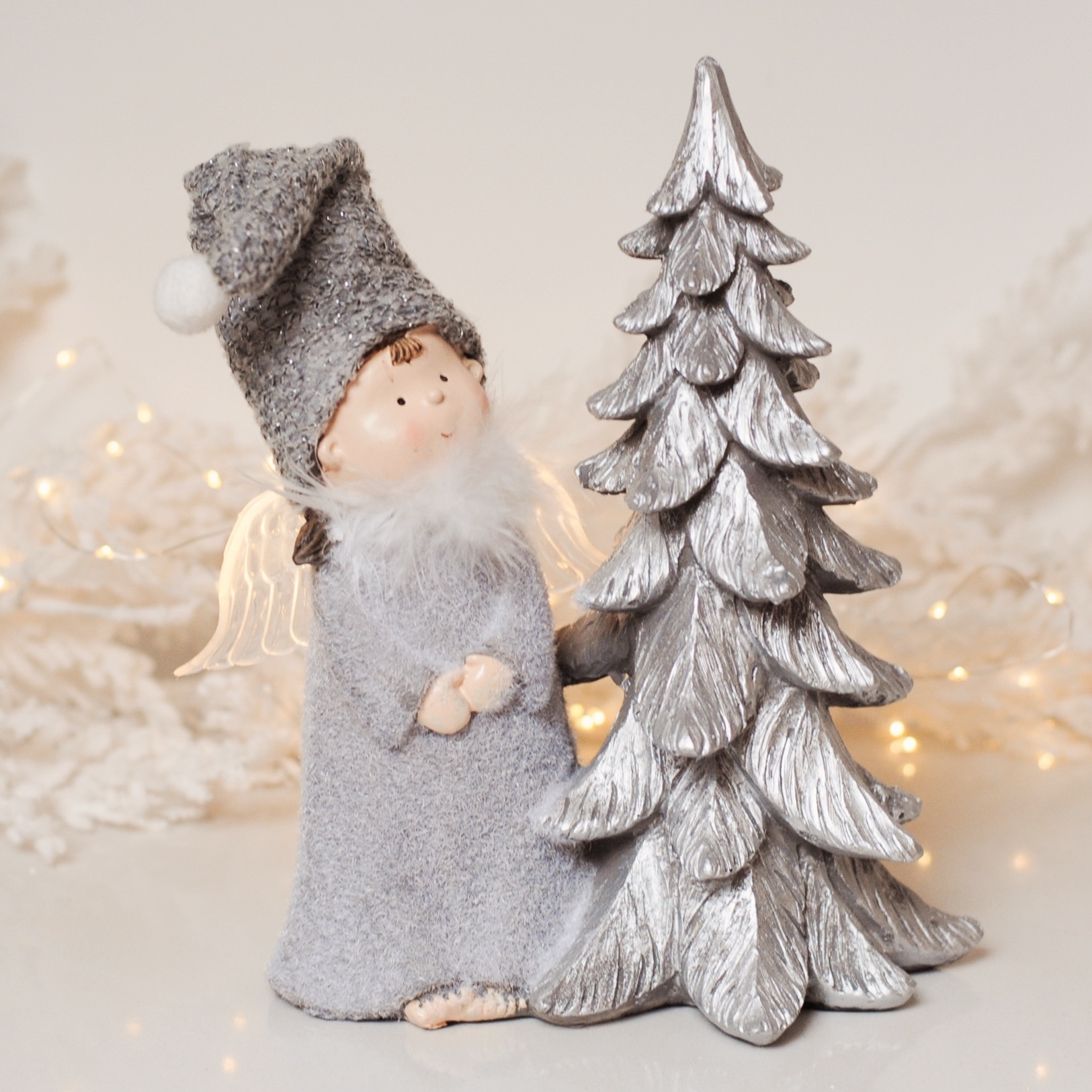 ENGEL MET KERSTBOOM EN LICHTGEVENDE VLEUGELS - Beauty & Bobs