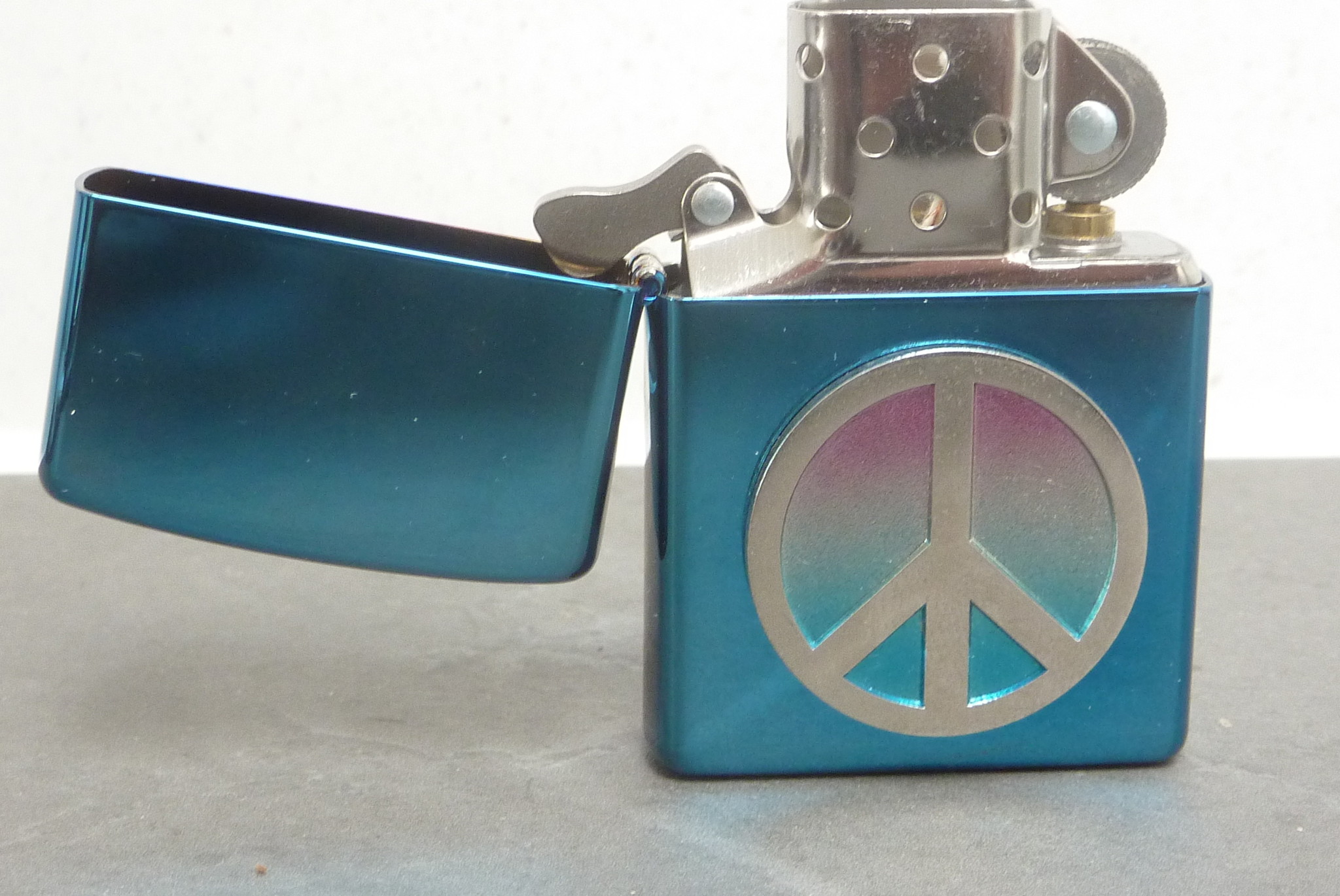 Lighter Zippo Sapphire Peace Emblem - Haddocks Lightershop