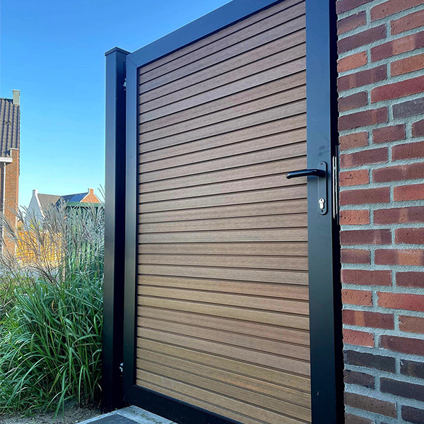 Aluminium poort met WPC vulling - Hekwerk Direct