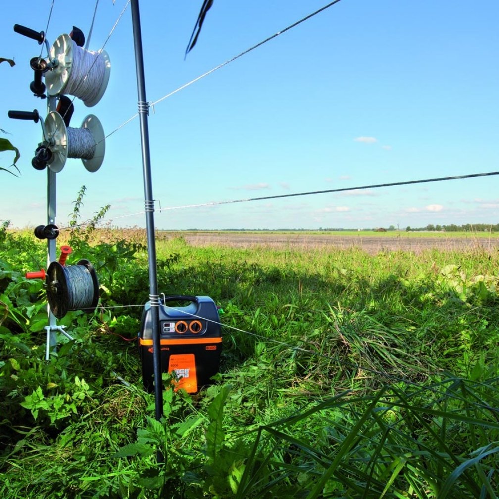 Gallagher B300 Battery Powered Electric Fence Energiser/Charger (12V ...