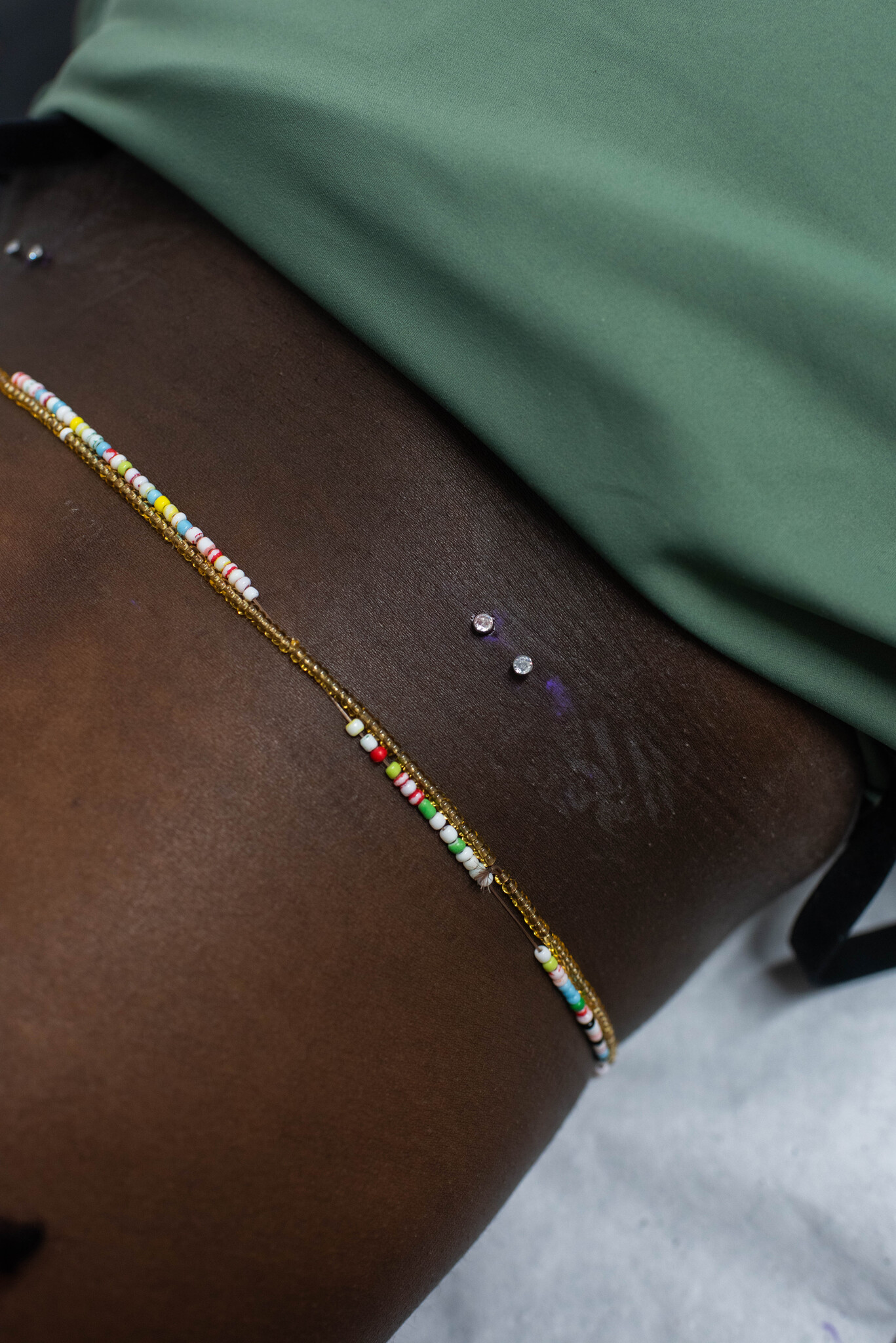 Surface piercing op de rug – risico’s, genezing & advies | Piercings ...