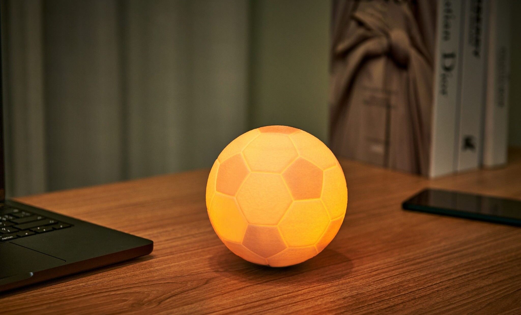 Smart Football Spin Lamp - Lampe Football Rotative - Gingko - Axeswar ...