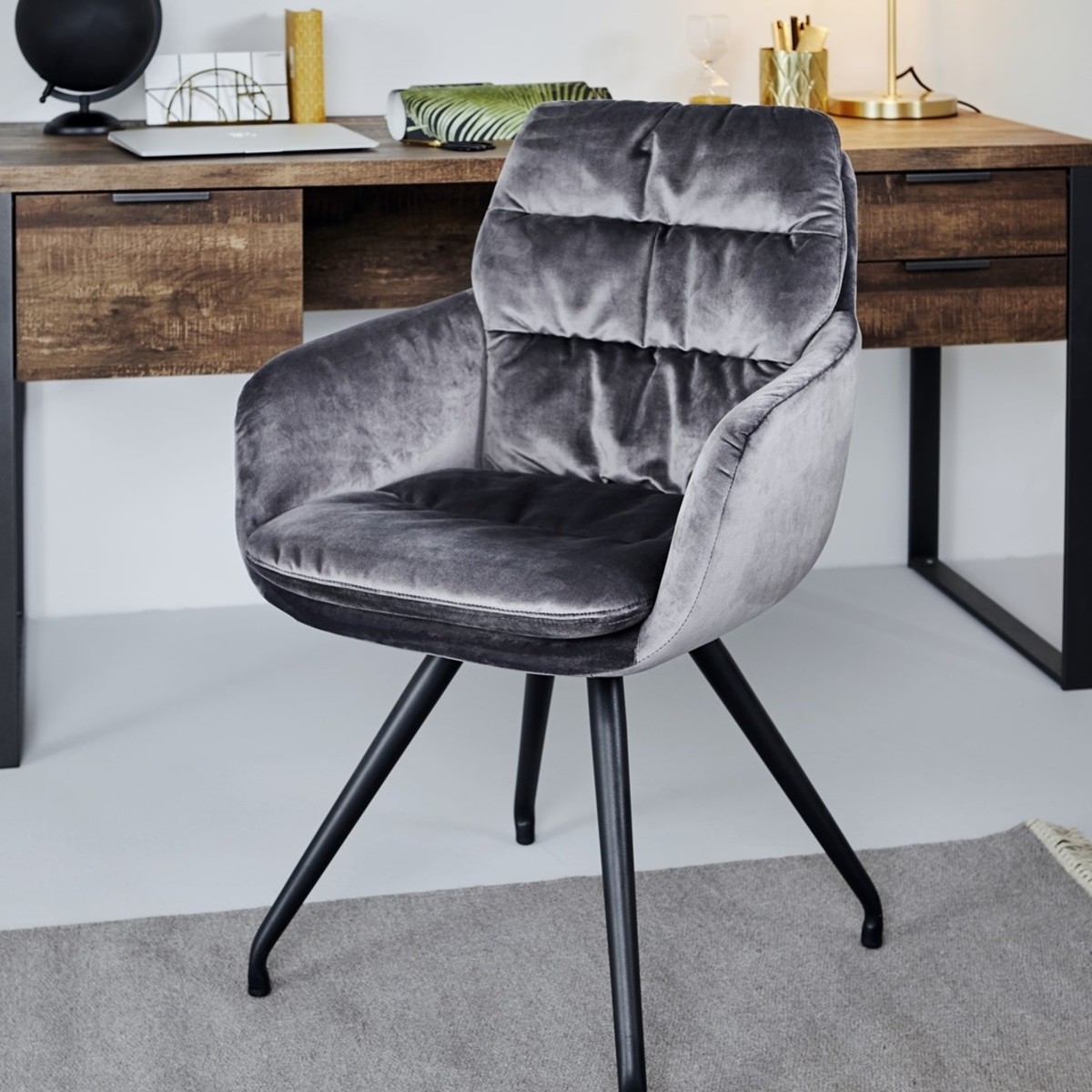 Design stoel kopen bij Furnea | Bijzonder, trots en soepel