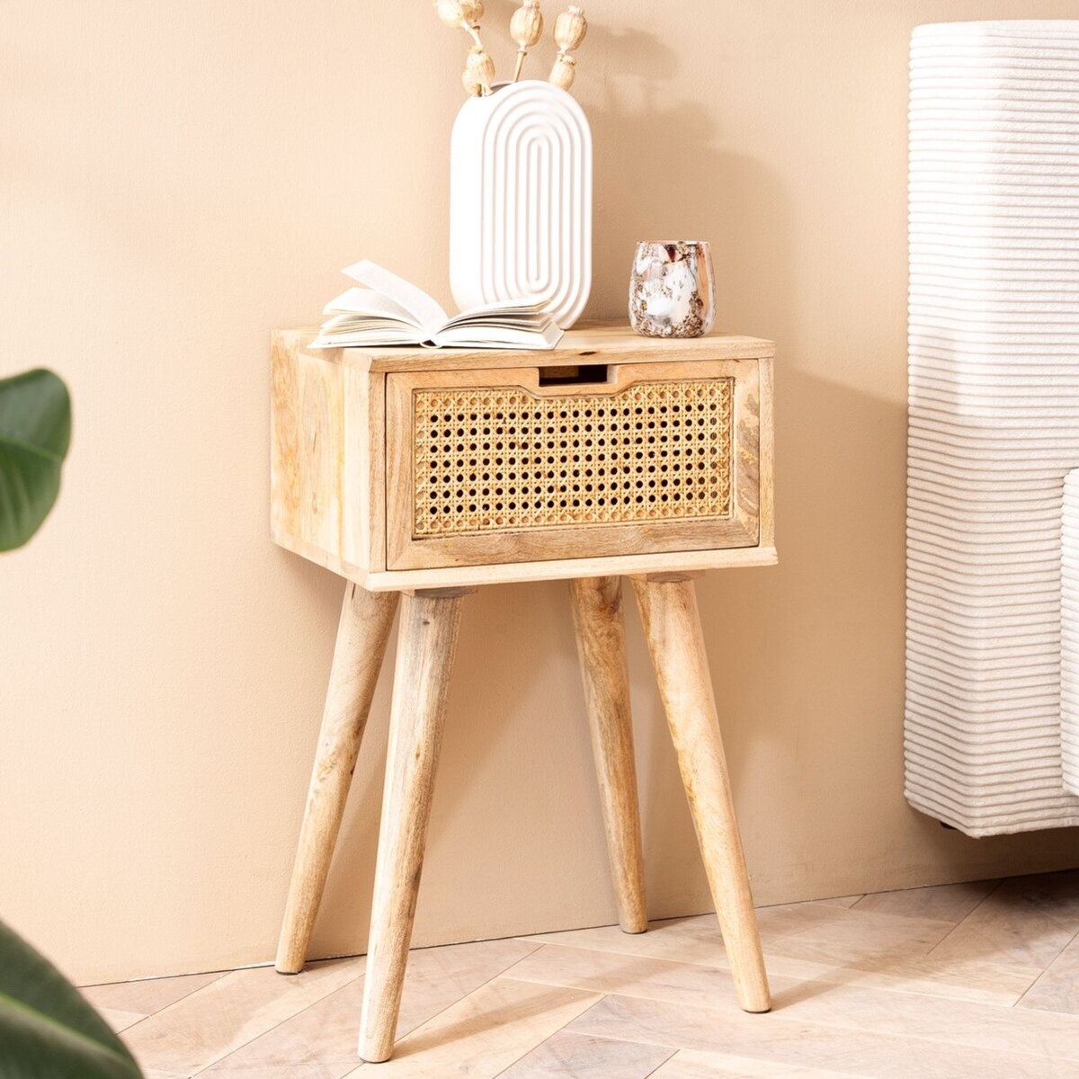Sky Style Casiope Massief Mango / Rattan Nachtkastje bij Furnea