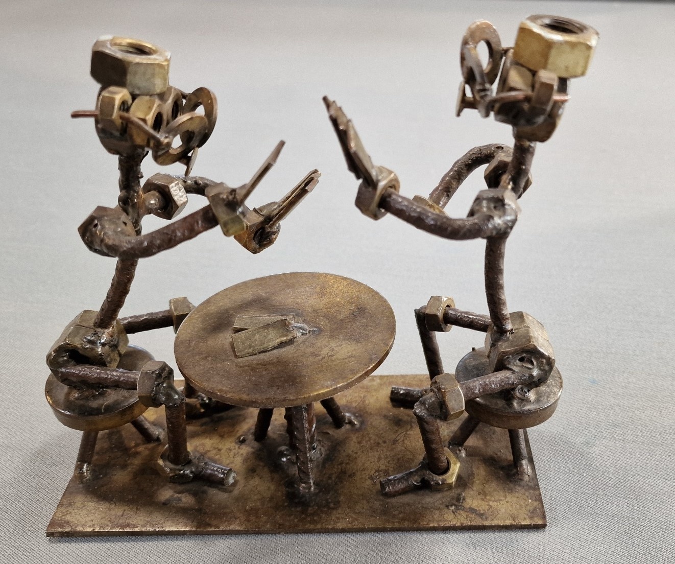 Beeldje kaarten koper 17 x 8 x 16 cm - Van den Broek Biljarts