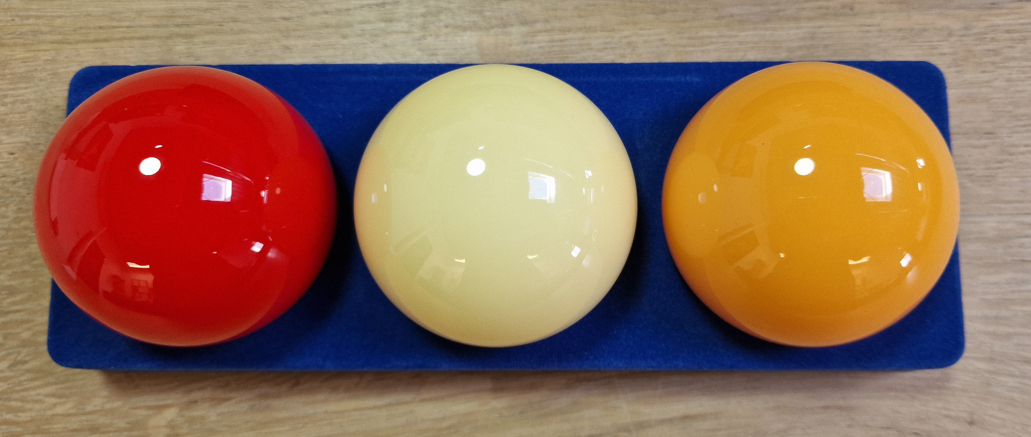 Urn in the shape of billiard balls - Van den Broek billiards