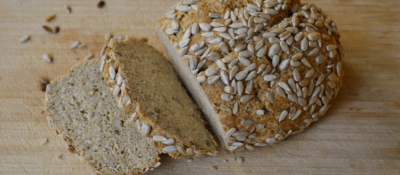 Zelfgemaakte brood: Keto en Koolhydraatarm - Puur Mieke