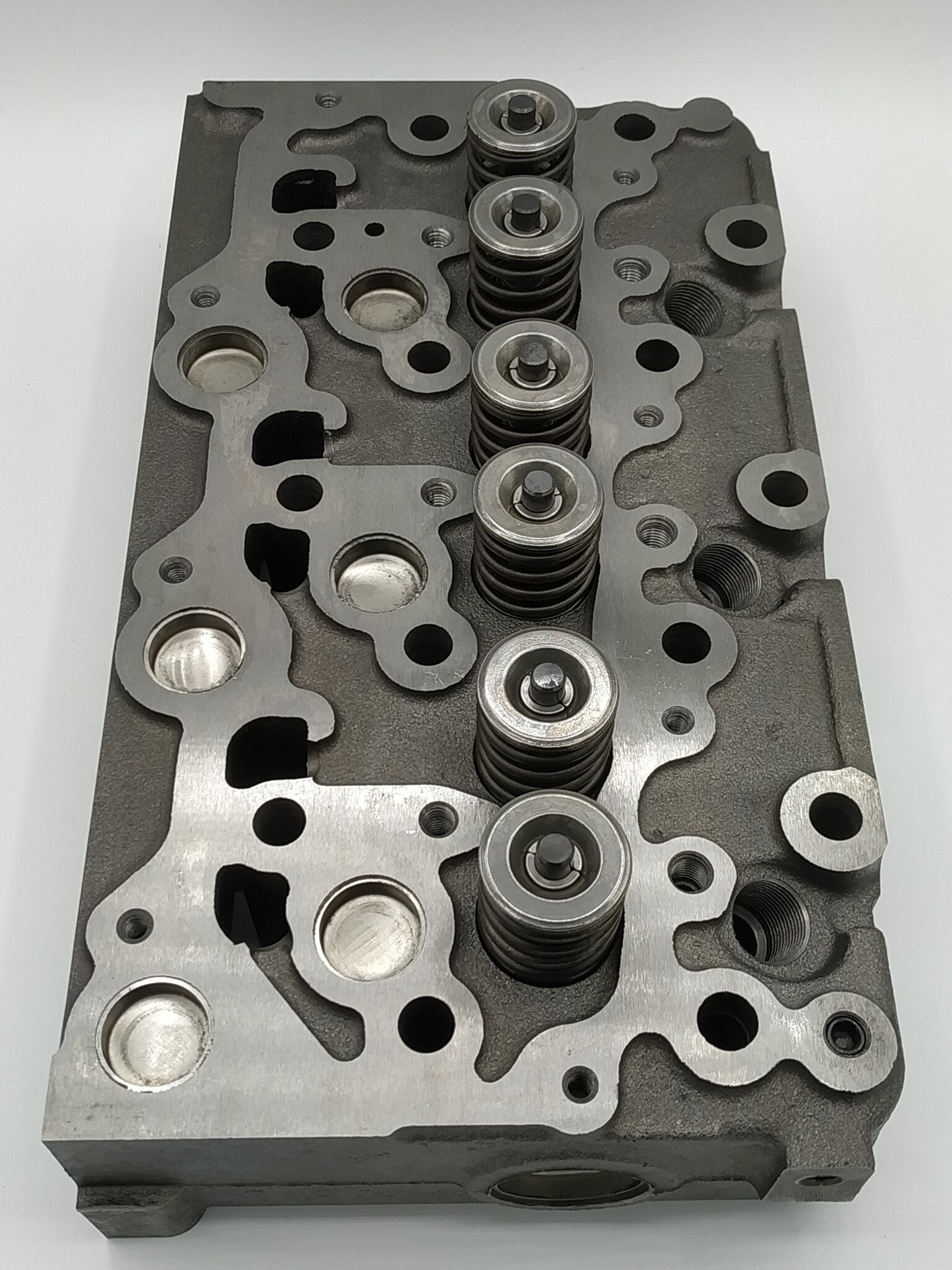 Kubota D1803-M Zylinderkopf NEU mit Ventilen - ATX Motorparts Shop