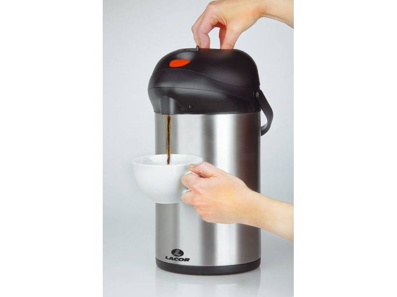 Insulated jug with push button 2,5 liter - M&T International ...