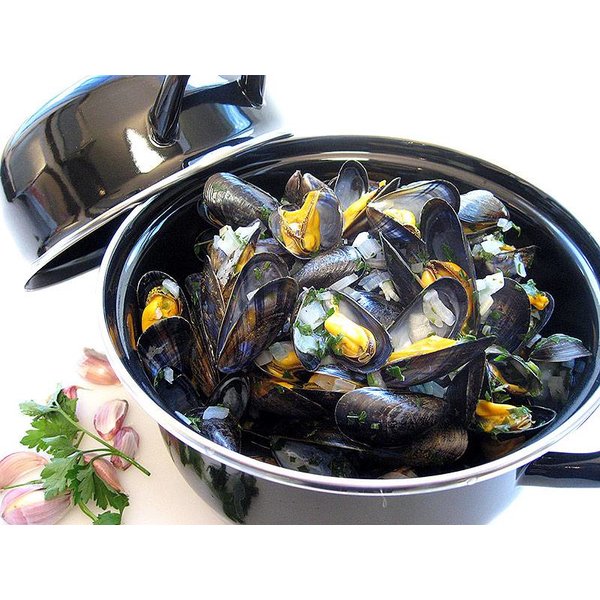 Mussel pot black 1.2kg - M&T International Hotel & Restaurant Supplies NV