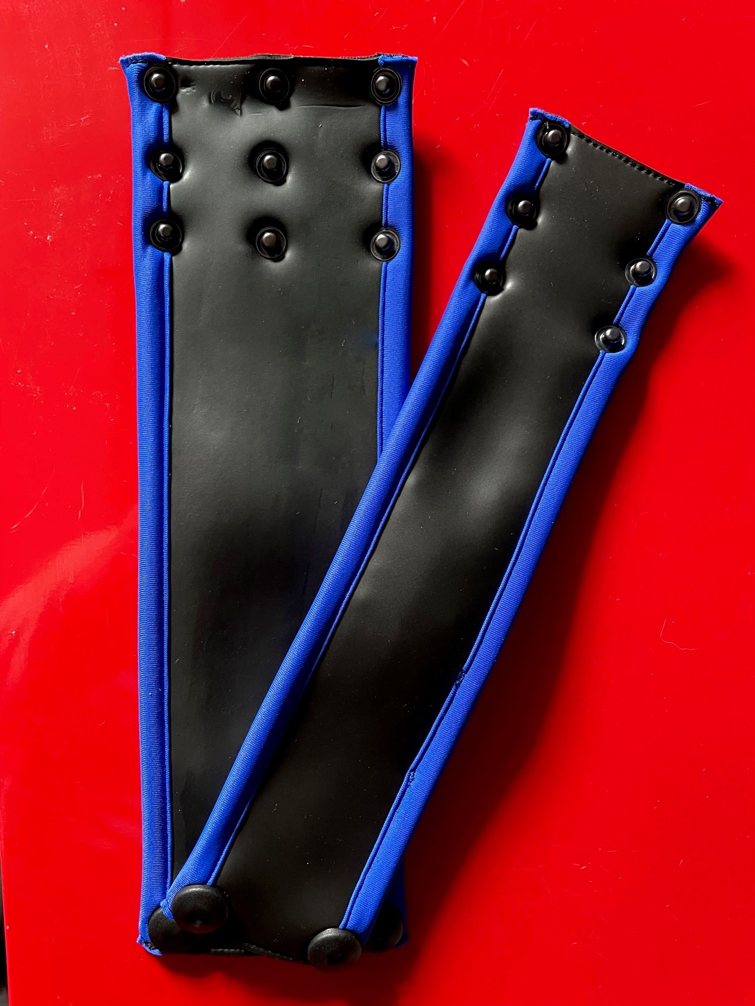 Verleidelijke zachte Neopreen body @ Moonheels.nl - Moonheels