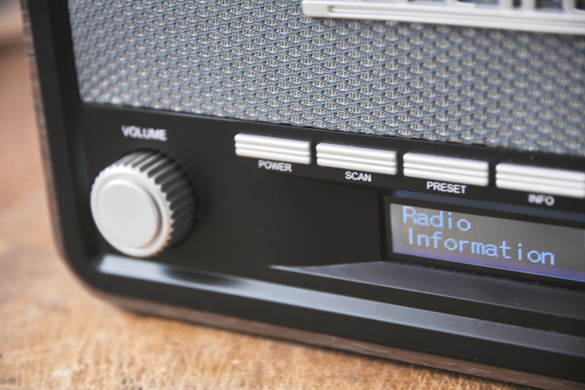 DAB+ radiozenders instellen, zo doet u dat! (Stap voor stap gids) - E ...