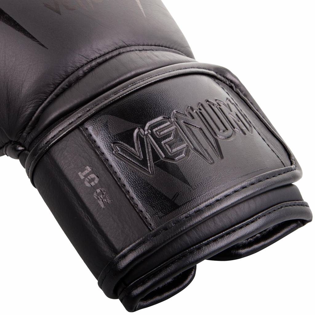 Boxing Gloves Venum Giant 3.0 Black on Black - FIGHTWEAR SHOP EUROPE