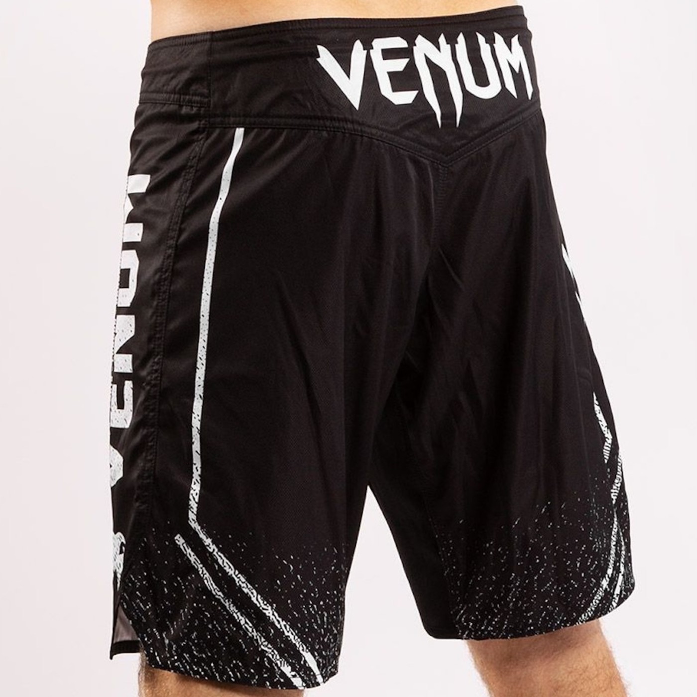 Venum SIGNATURE MMA Fightshorts Black White - FIGHTWEAR SHOP EUROPE