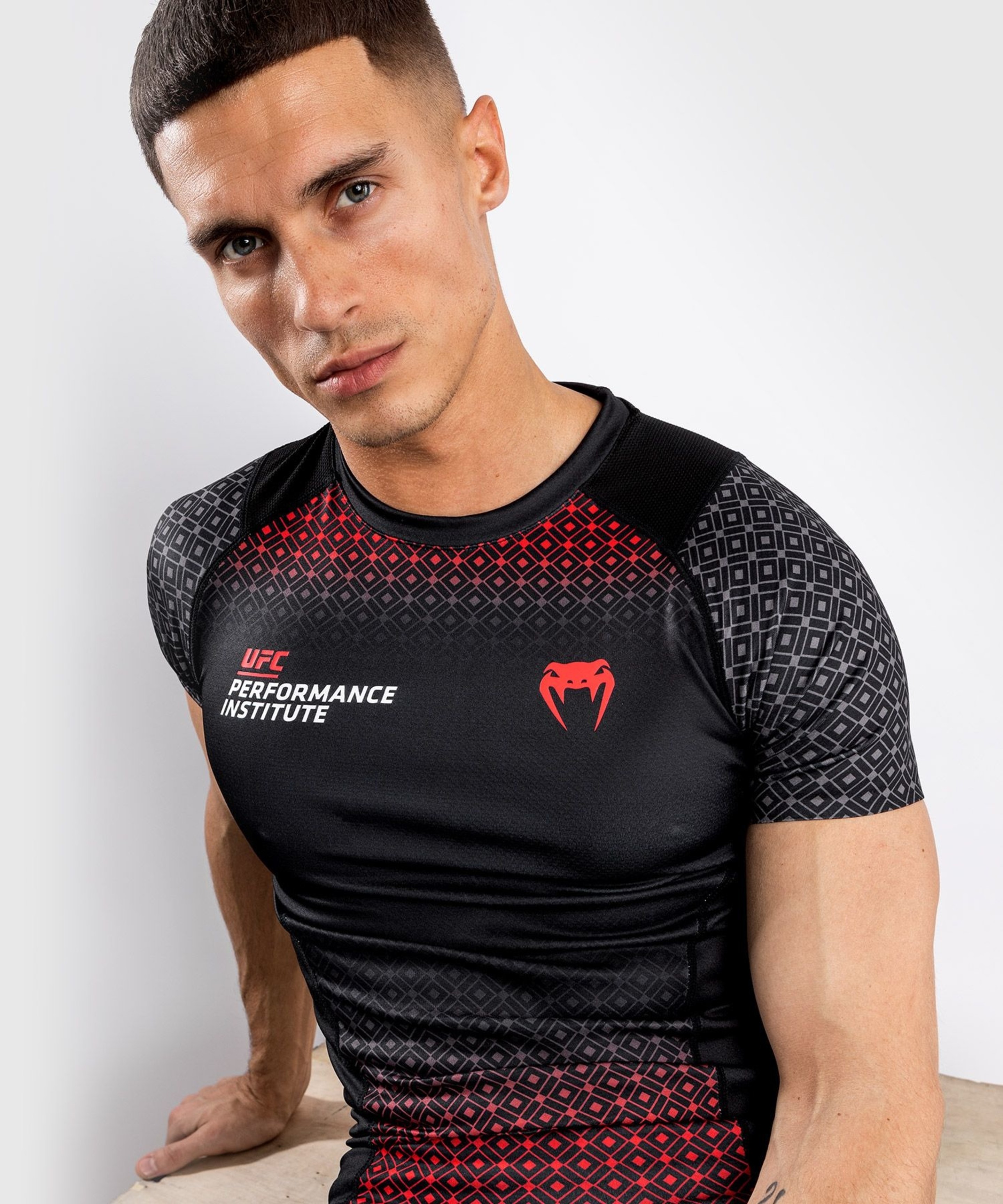 UFC x VENUM Performance Institute S/S Rash Guard Black Red - FIGHTWEAR ...