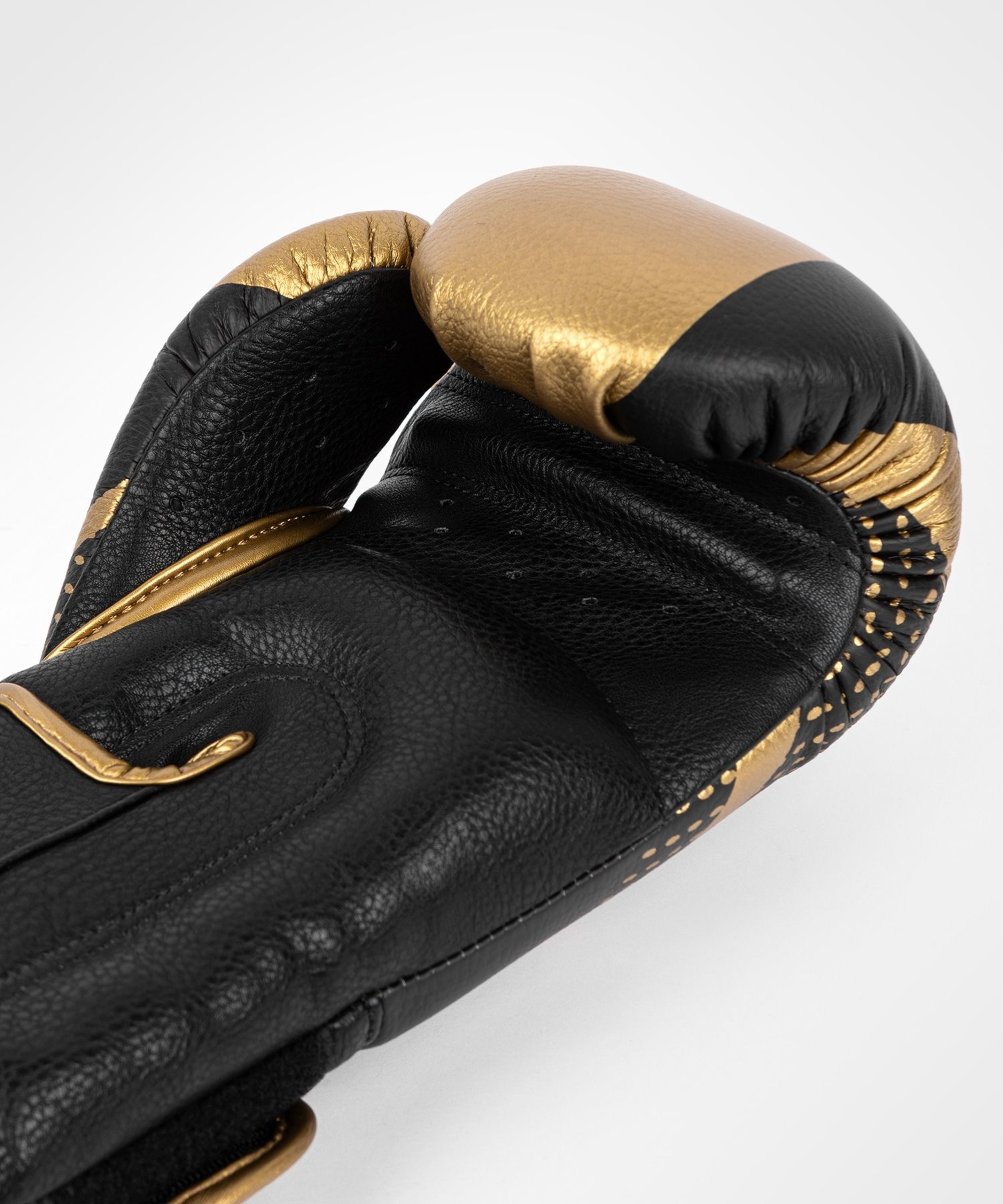 Venum Lightning Boxing Gloves Gold Black - FIGHTWEAR SHOP EUROPE