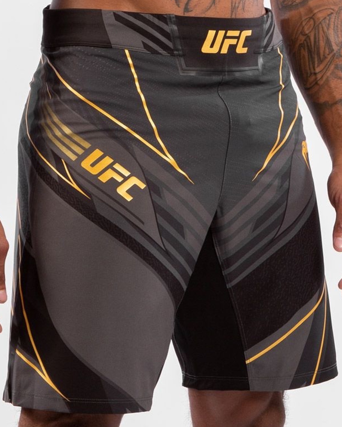 UFC Venum Authentic Fight Night Herren Shorts Long Fit Champion ...