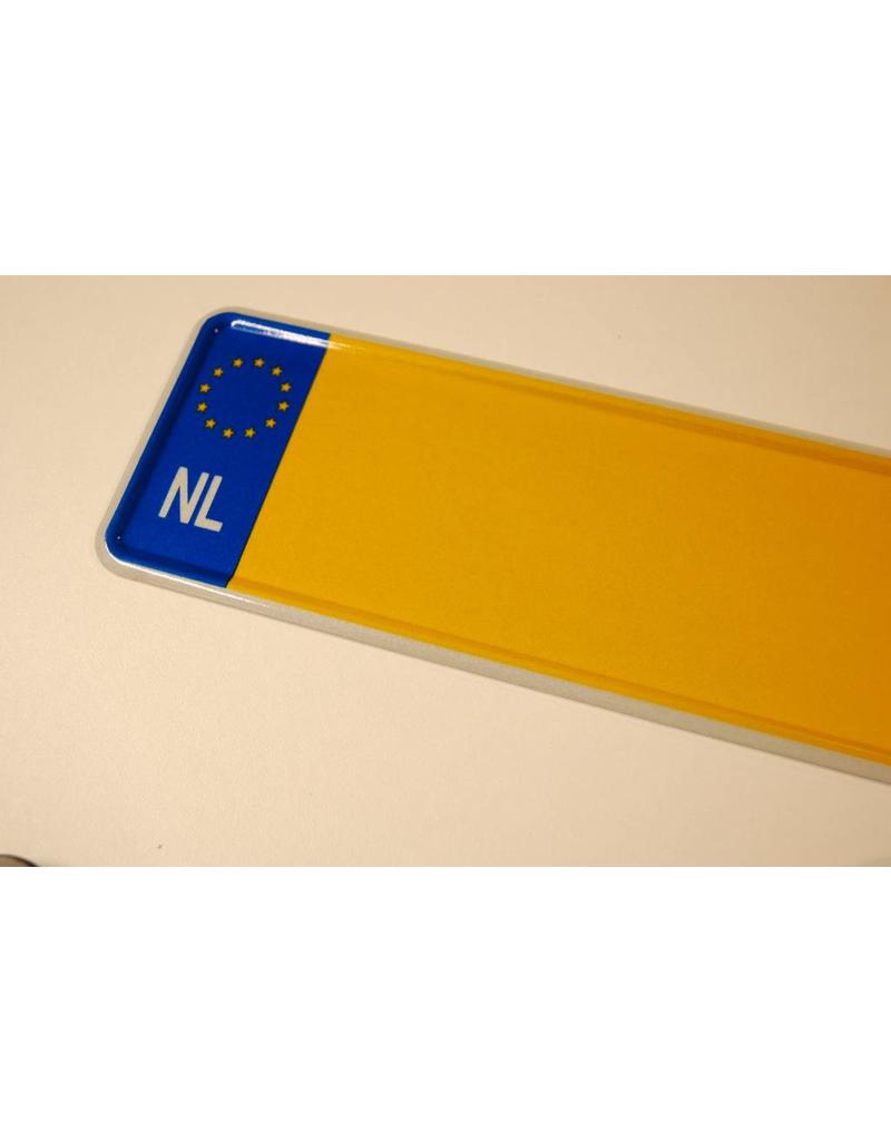 Geel NL Midi Kentekenplaat met naam 34x9 - Kentekenplaatdrukken.nl