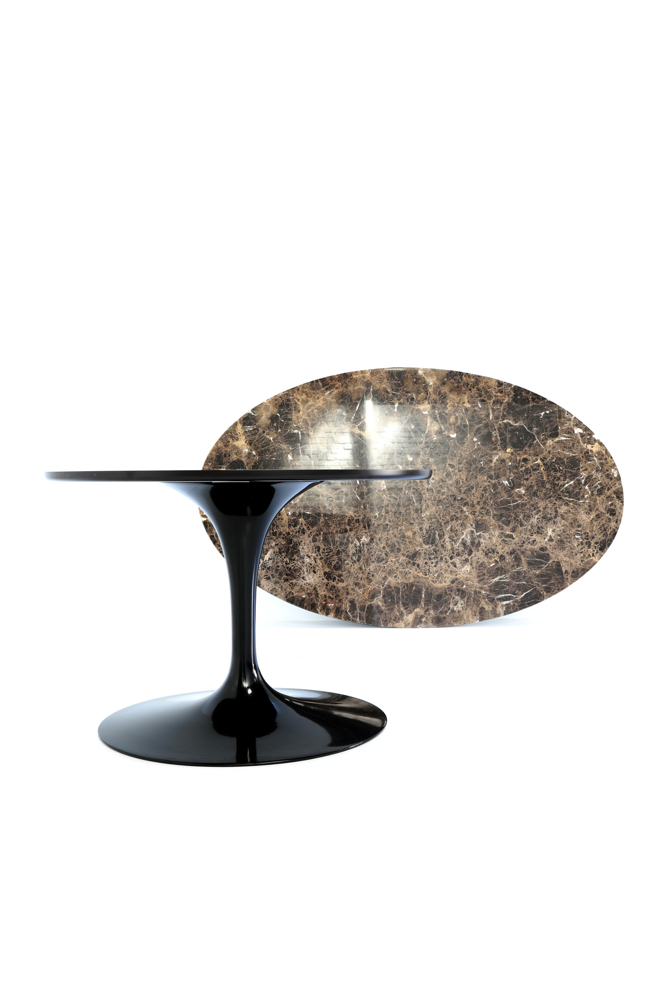 Table ovale Knoll d'Eero Saarinen avec marbre Emperador