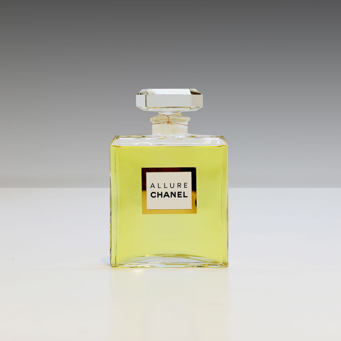 XXL Chanel Allure Factice - THE HOUSE OF WAUW