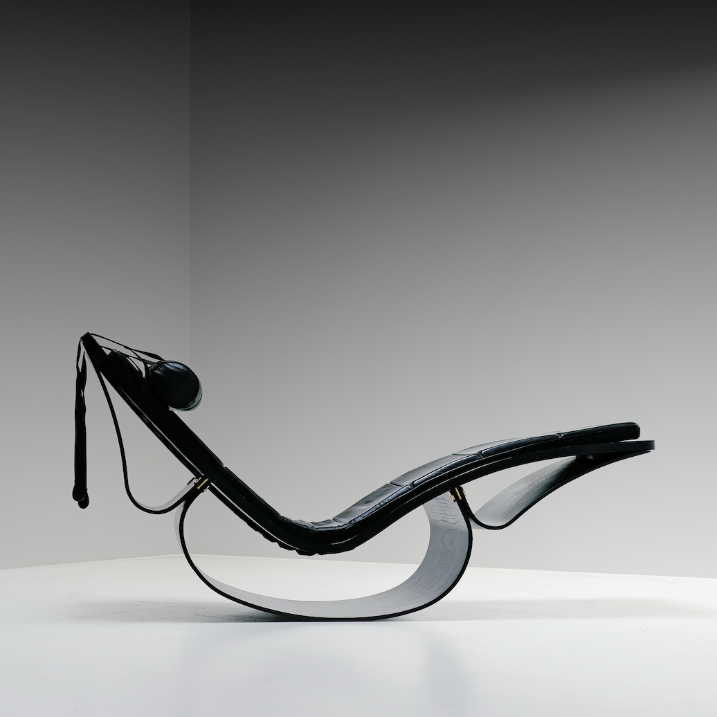 'Rio' Rocking Chaise Lounge by Oscar Niemeyer - HET HUIS VAN WAUW