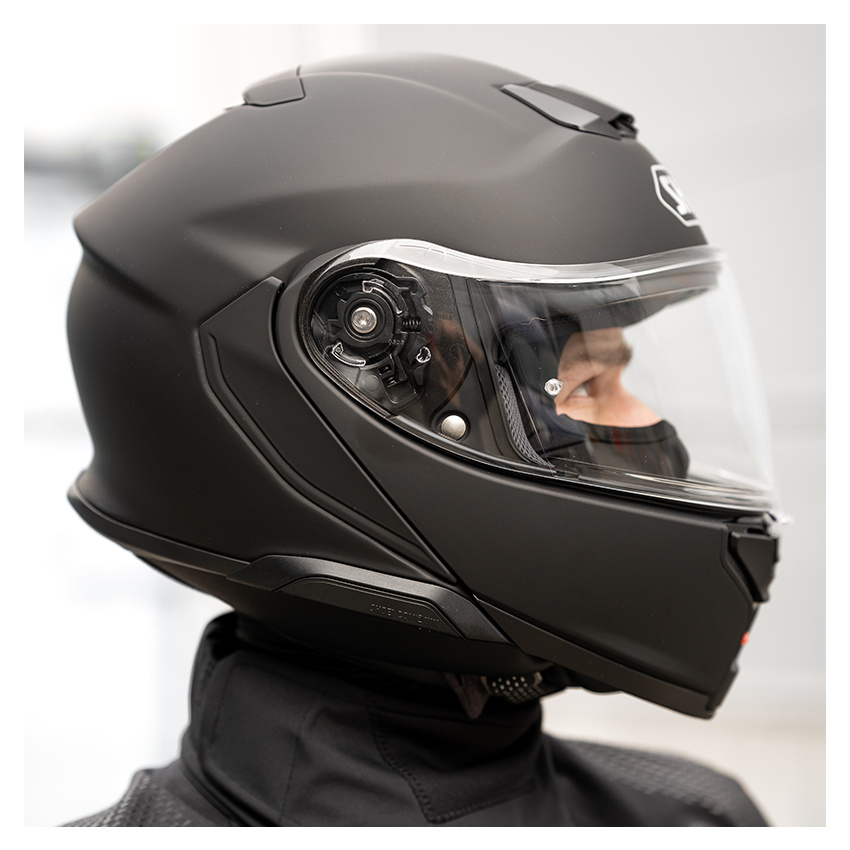 Shoei - Neotec III Matt motorcycle helmet - Biker Outfit