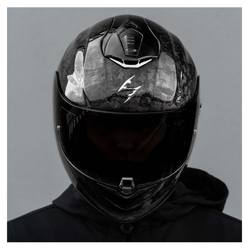 Scorpion - EXO-1400 Evo II Carbon Air Onyx motorcycle helmet - Biker Outfit