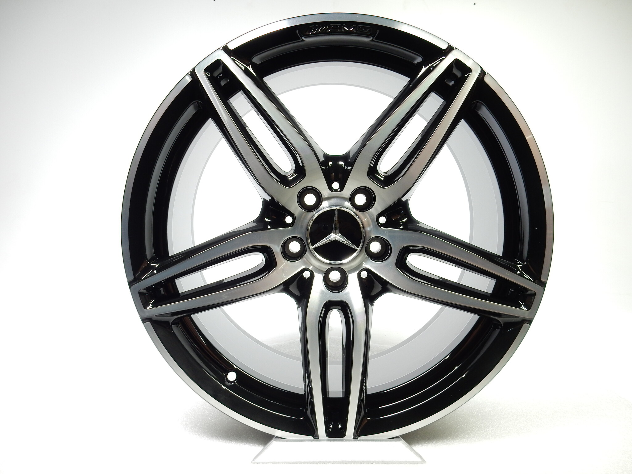 Originele Mercedes E-Klasse W213 AMG A2134012100 velg - lossebanden.nl ...