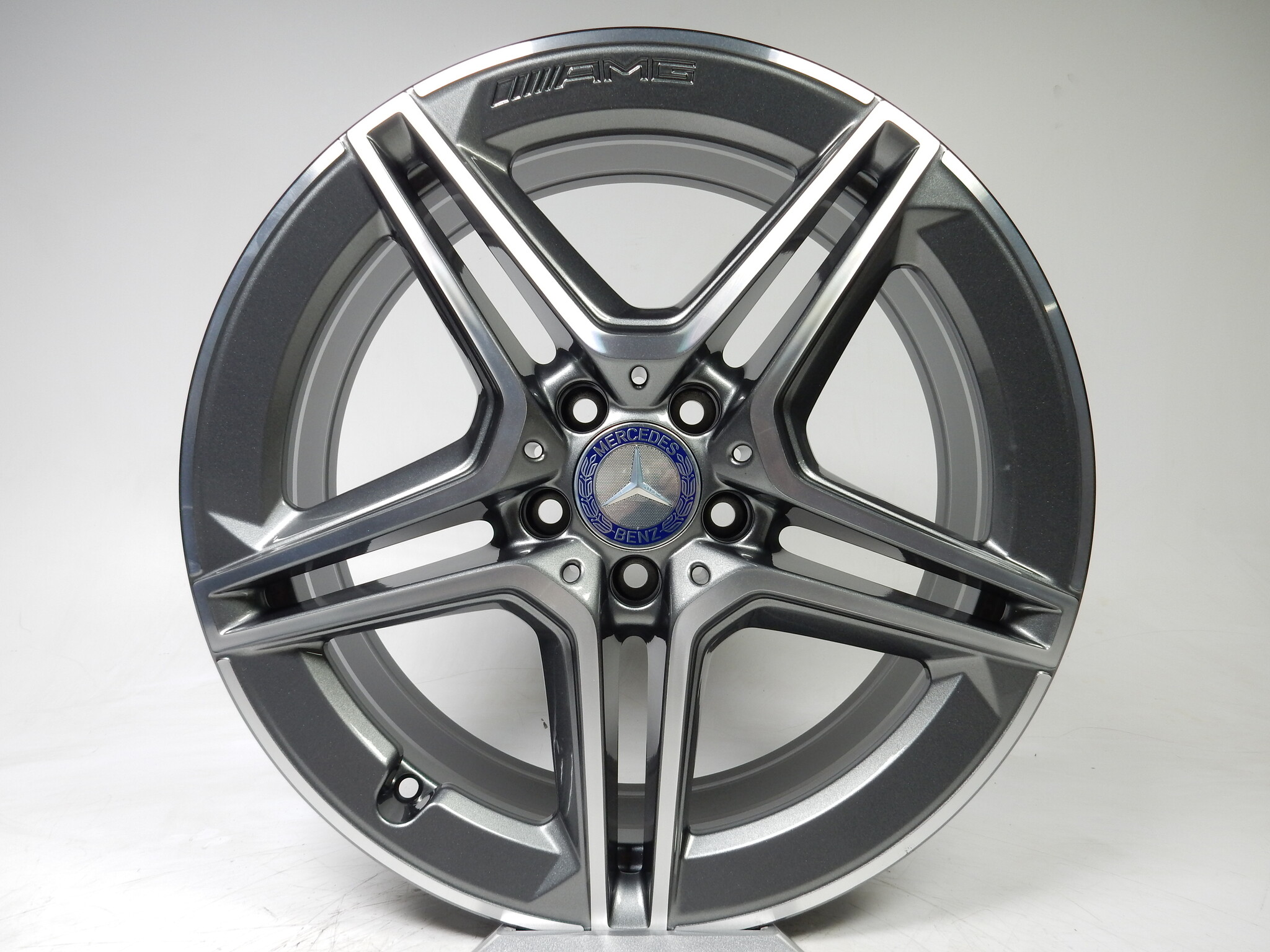 Originele Mercedes GLA H247 GLB X247 A2474011500 velg - lossebanden.nl ...
