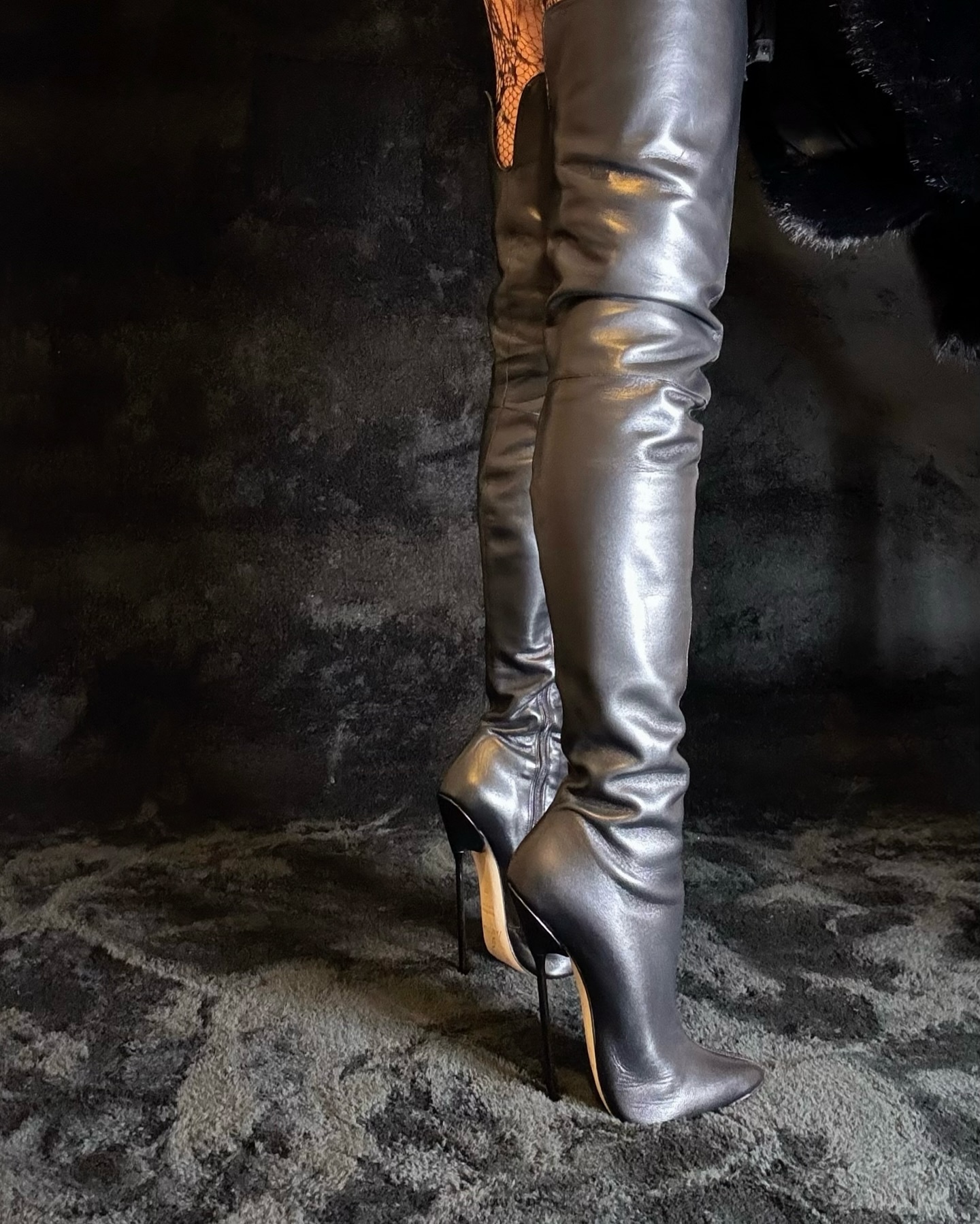 Gabriela in the ultra high 19cm Victoria crotch boots - Italian High ...