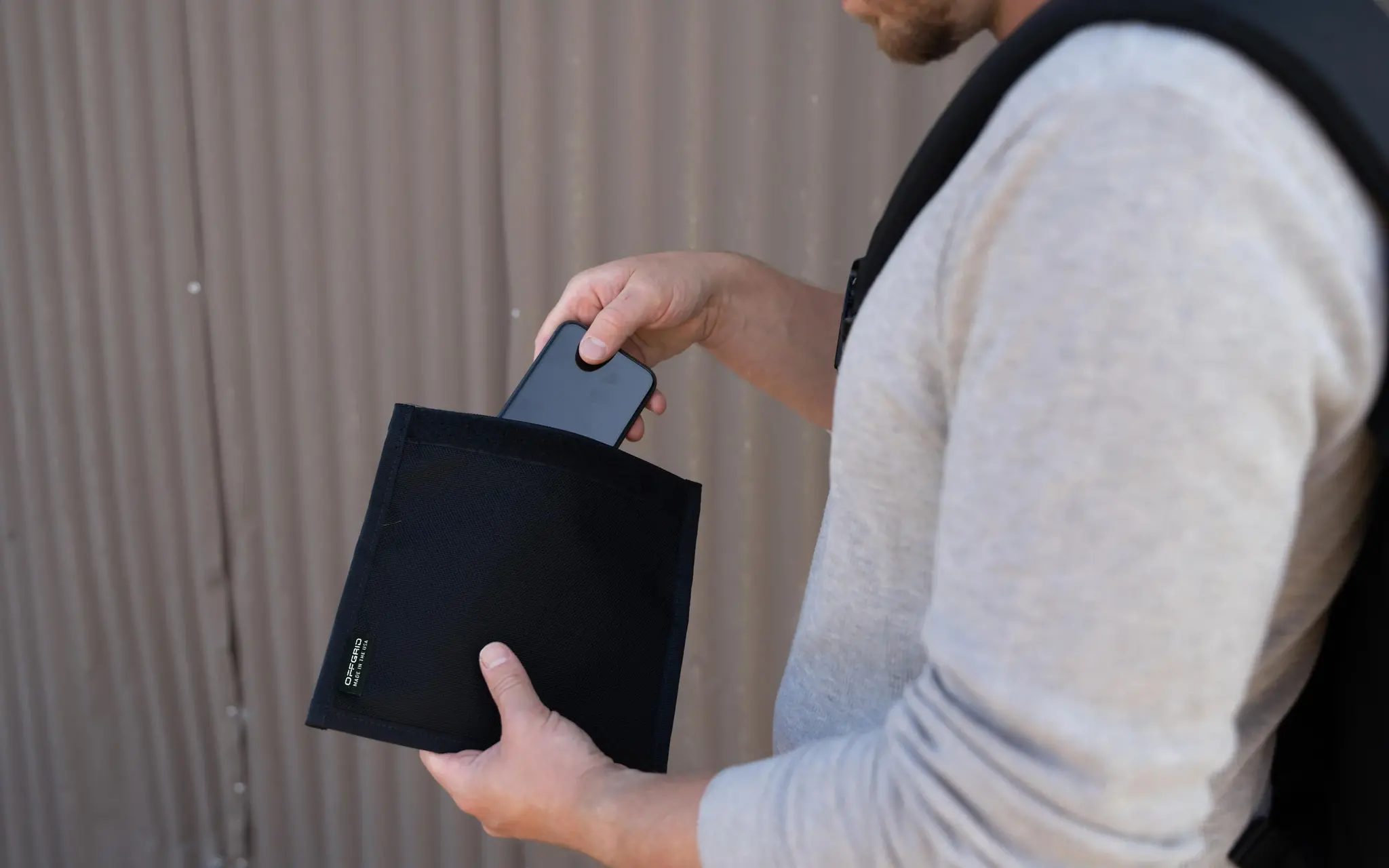 Offgrid Faraday Utility Bag - Mobile Non-Window Black - GearPoint