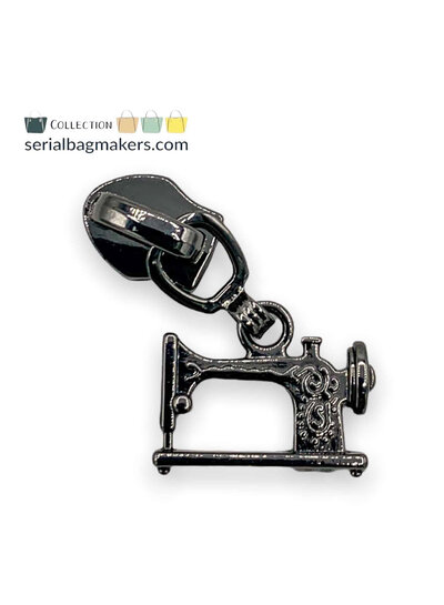 zipper puller #5 - sewing machine - gun metal - Madeline De Stoffenmadam