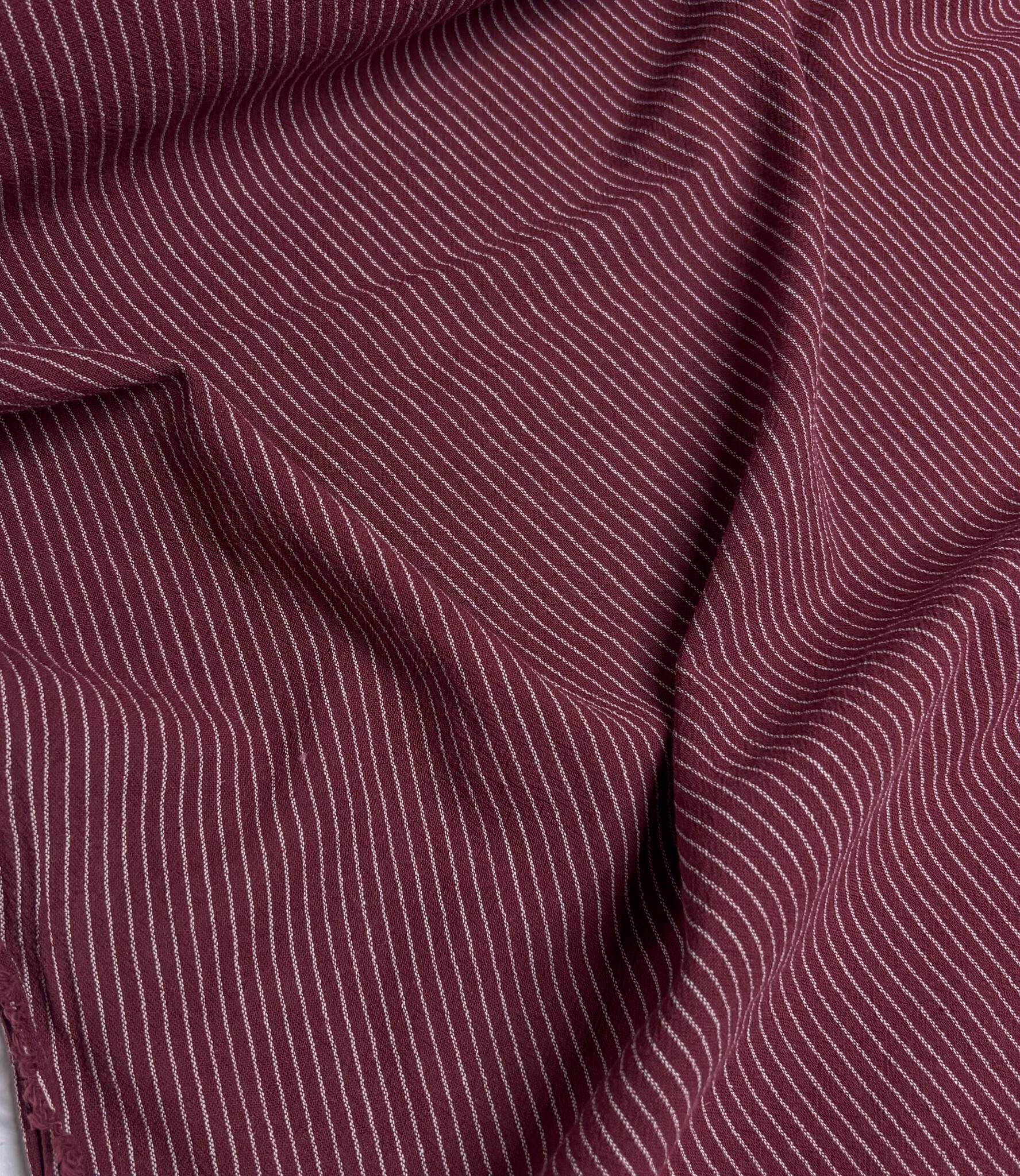 bordeaux and white pinstripe - wrincle cotton - Madeline De Stoffenmadam