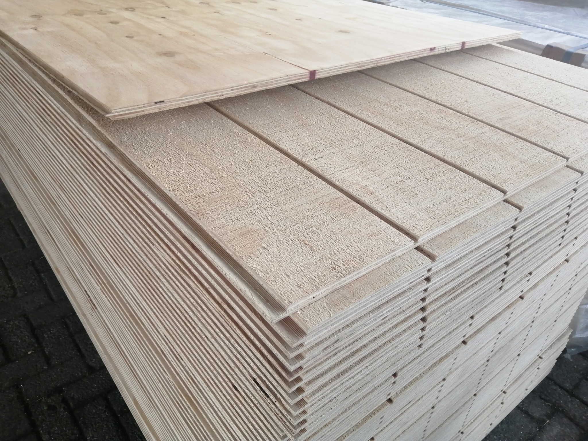 Channelply EXT200 1220×2440 mm - Houthandel Roosendaal BV