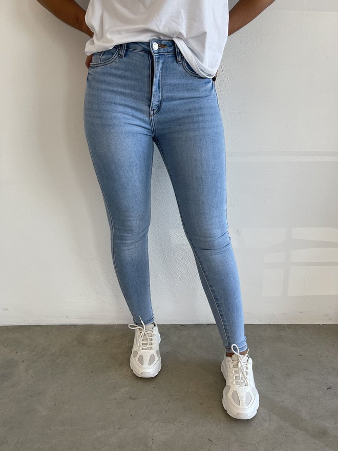 Jeans / Mid waist jeans / High waist jeans / Super high waist jeans ...