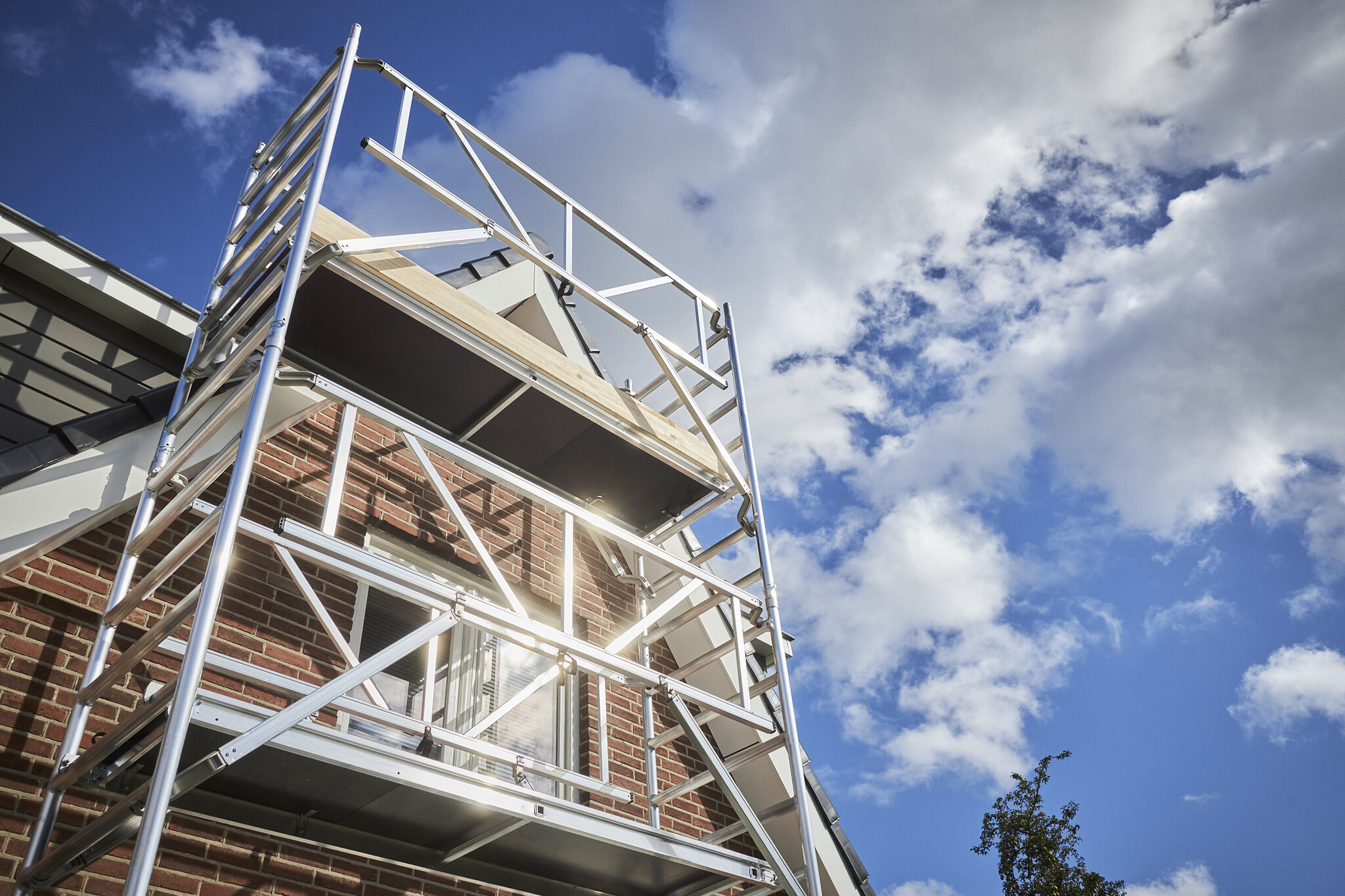 Hoe hoog mag een rolsteiger zijn? - Steigerdeals