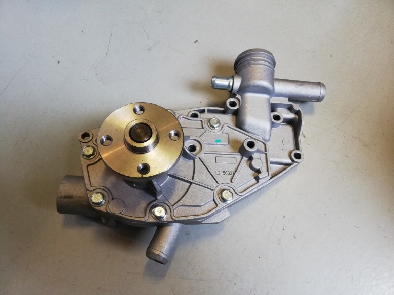 Volvo 66/343 'Old type' water pump 3100979 NEW Volvo 66, 343, 345 ...