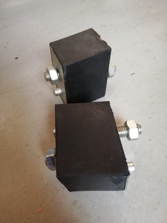 Rear engine mount rubber (old models) 3100791 NEW until 1984 Volvo 66 ...