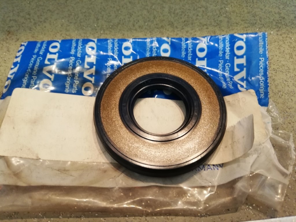 Shaft seal output shaft primary CVT 3290233 NOS Volvo 340 - Volvo 340 ...