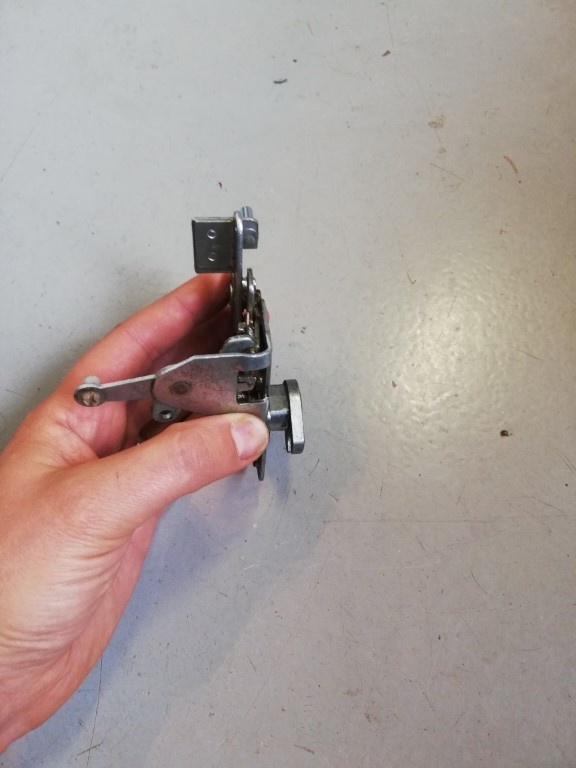 Door lock RH 3104387 NOS Volvo 66 - Volvo 340 Parts Netherlands