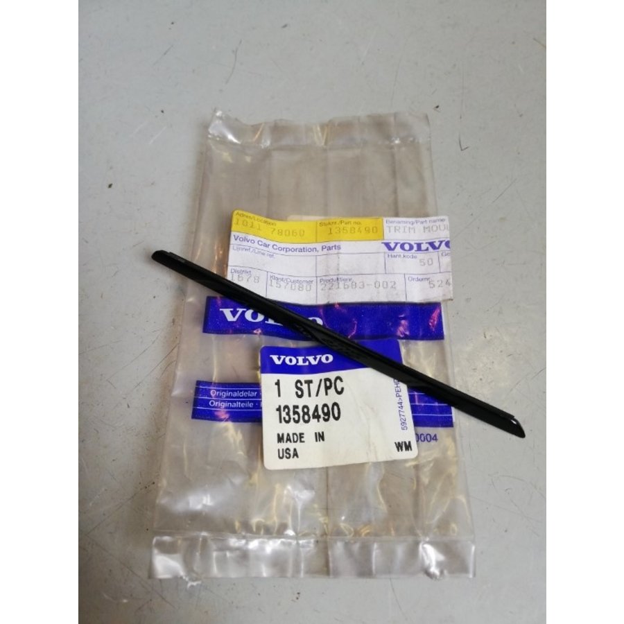 Grille trim lower 1358490 NOS Volvo 760, 940, 960, S90, V90 ...