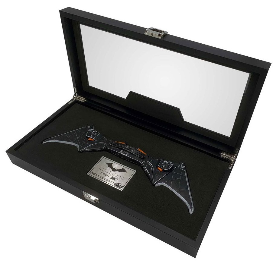 The Batman Prop Replica 1/1 Batarang Limited Edition 36 cm - The Movie ...