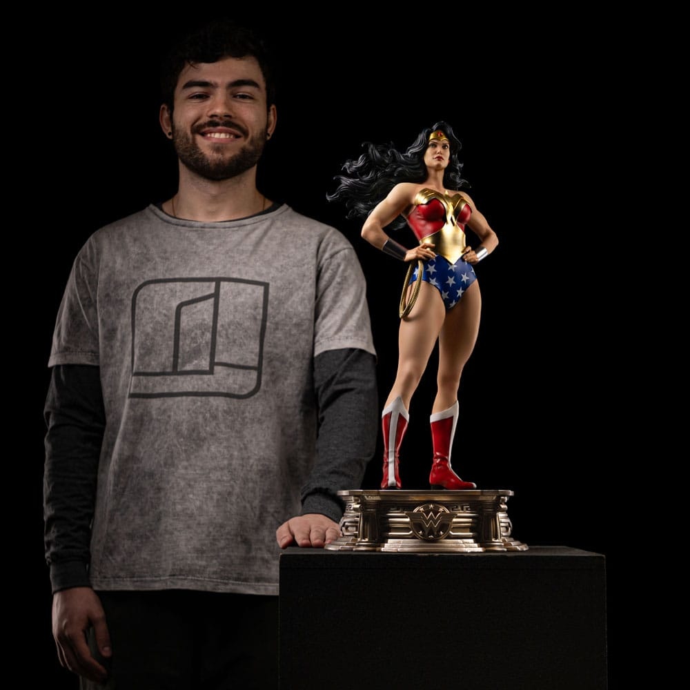 DC Comics Legacy Replica Statue 1/4 Wonder Woman 56 cm - The Movie Store