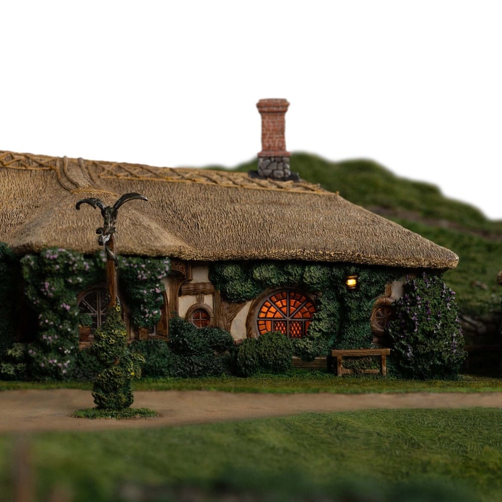 Lord of the Rings Statue The Green Dragon Inn - The Movie Store