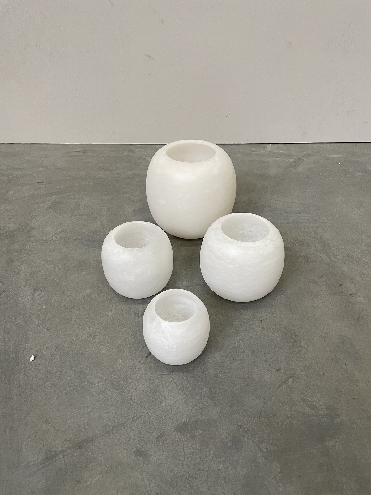 Les Soeurs Alabaster Round Alabaster Tea Light Holder Large | Les Soeurs