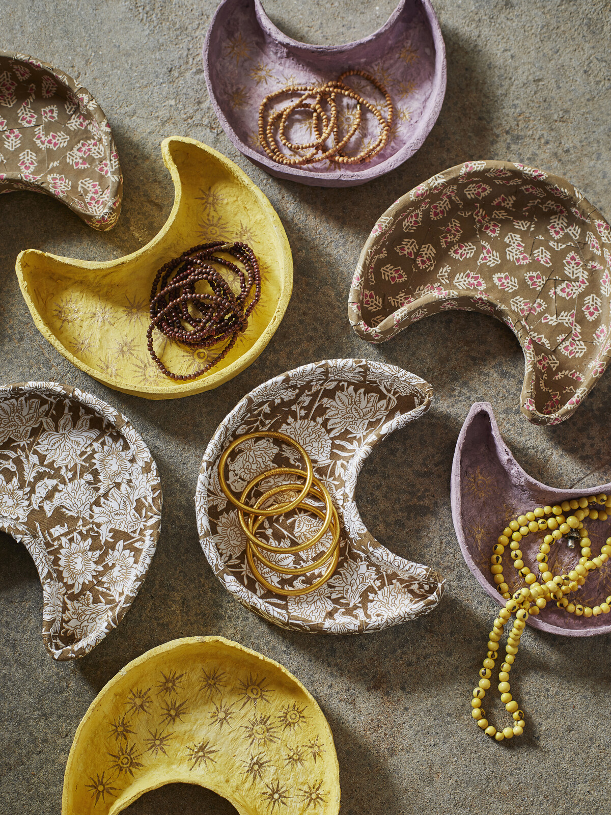 Madam Stoltz Plat en papier mâché fait à la main Lune Marron Rose Blanc ...