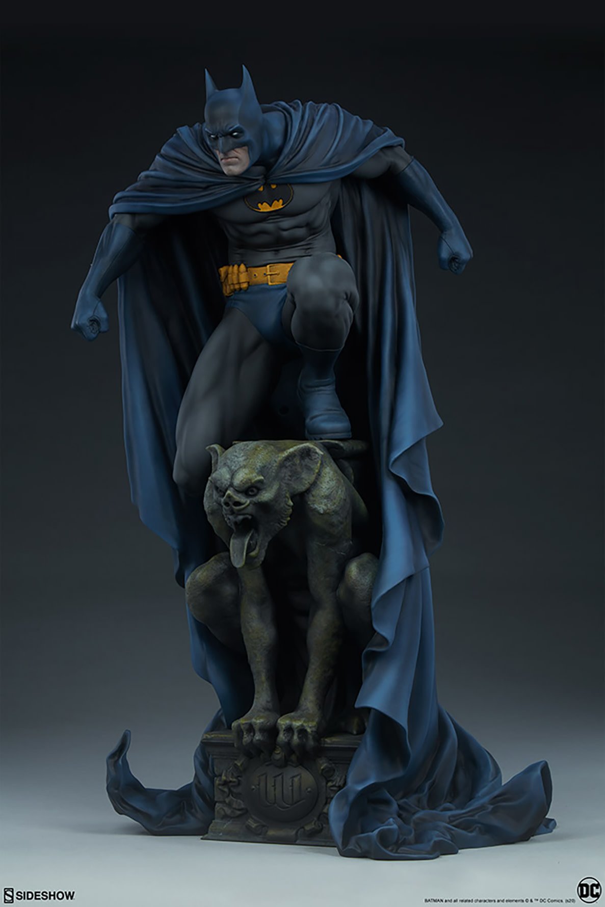 DC Comics: Batman Premium 1:4 Scale Statue - Fans