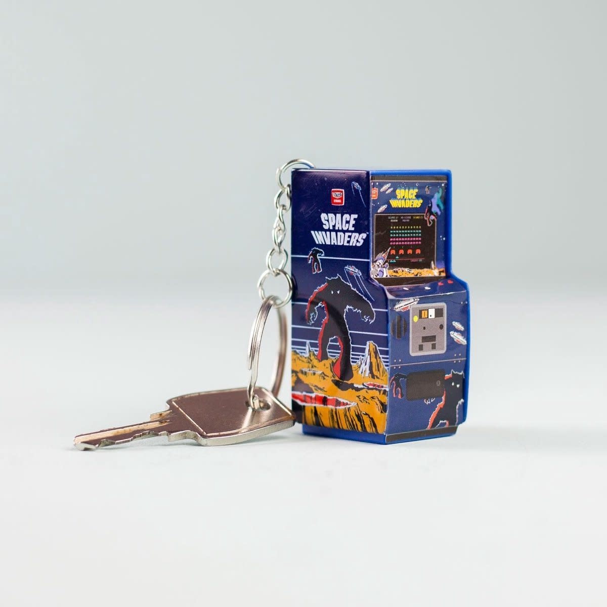Space Invaders: Arcade Cabinet Keychain - Fans