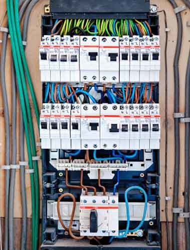 Groepenkast met 1 fase of 3 fasen voor het laden van de EV? - Accu ...