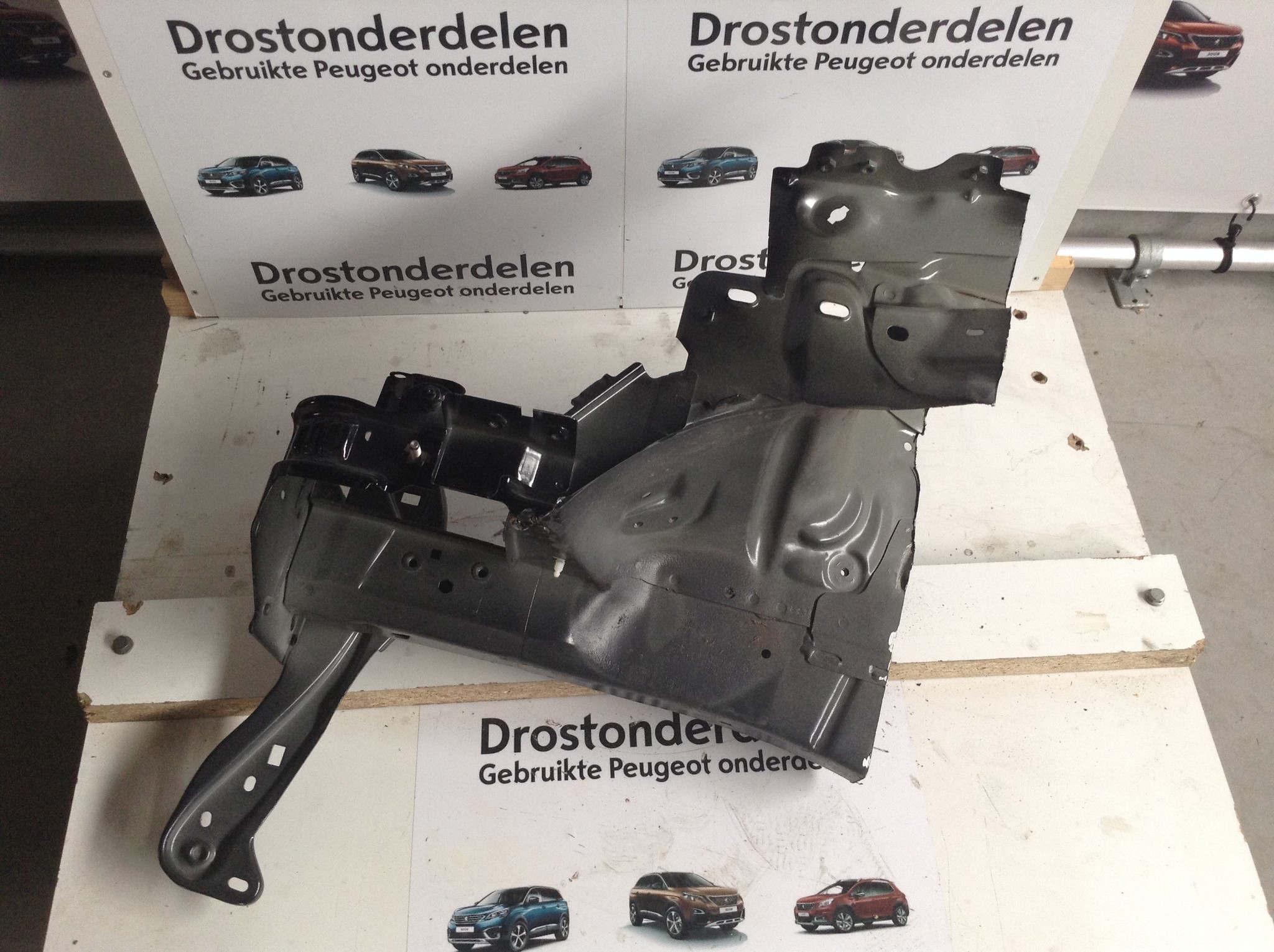piece chassis leg inner screen Left-front Peugeot 2008 | Drostonderdelen
